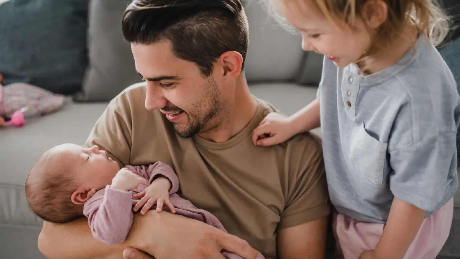 Paternity Leaves in UAE: 2025 Rules & Benefits